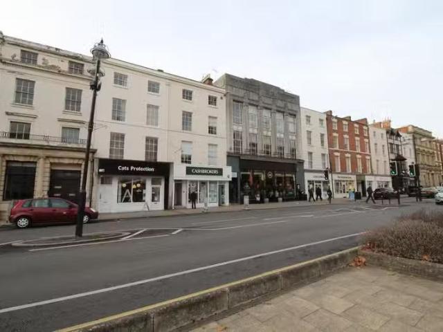 New 3 BA 10 bedroom flat for rent in 146a, Parade, Leamington.