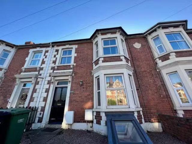 Just in! 3 BA 1 bedroom terraced house for rent in Whitecross.