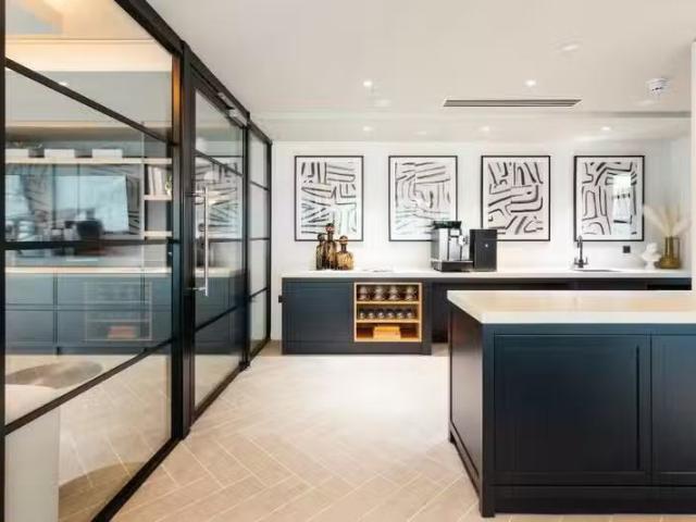For Rent! 3 BA 3 bedroom apartment for rent in 72A, The Blockh.