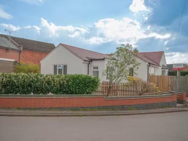 For Rent! 3 BA 3 bedroom bungalow for rent in Manor Road, Kils.