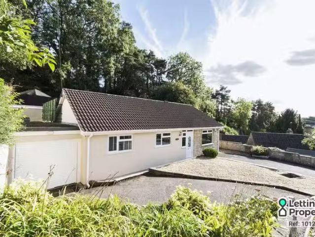 For Rent! 3 BA 3 bedroom detached bungalow for rent in Tyning.
