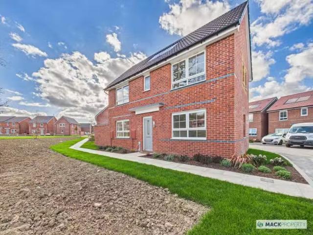Rental! 3 BA 3 bedroom detached house for rent in Middle Groun.