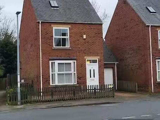 Deal! 3 BA 3 bedroom detached house for rent in Mill Lane, Bev.