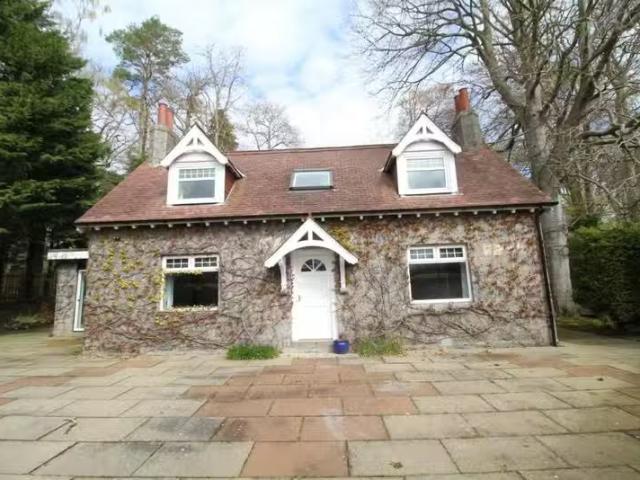 For Rent! 3 BA 3 bedroom detached house for rent in North Dees.