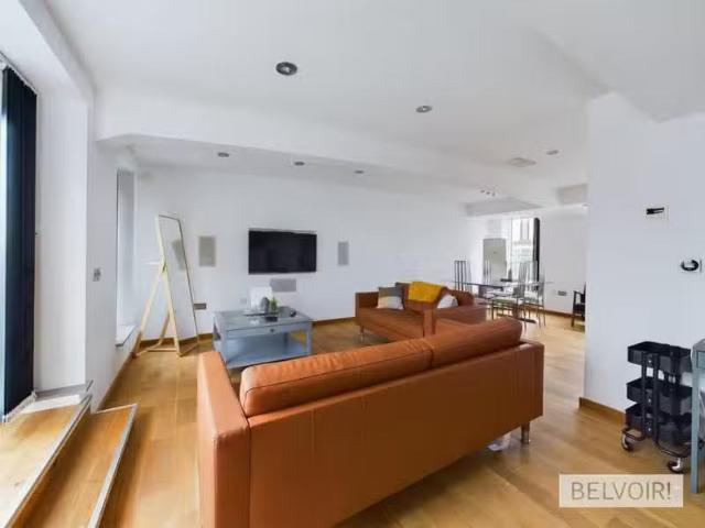 Just in! 3 BA 3 bedroom flat for rent in Heritage Court, 15 Wa.