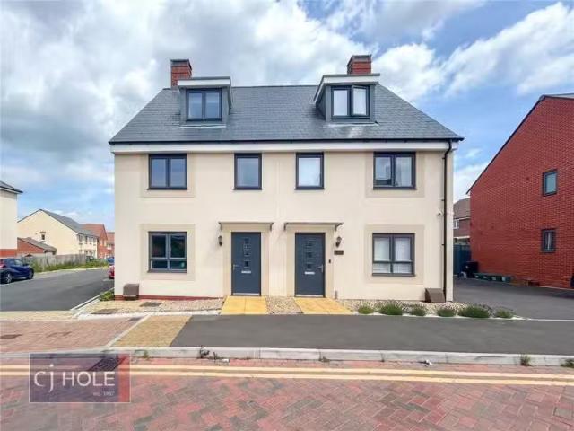 For Rent! 3 BA 4 bedroom town house for rent in Slade Baker Wa.