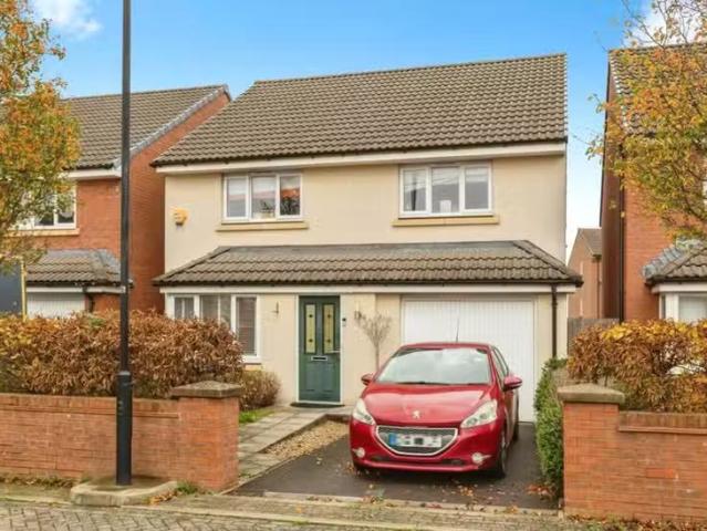 For Rent! 3 BA 4 bedroom detached house for rent in Brickworks.