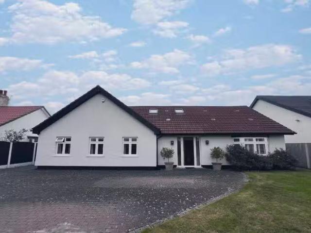 Nice 3 BA 4 bedroom detached house for rent in Golf Open 2026.