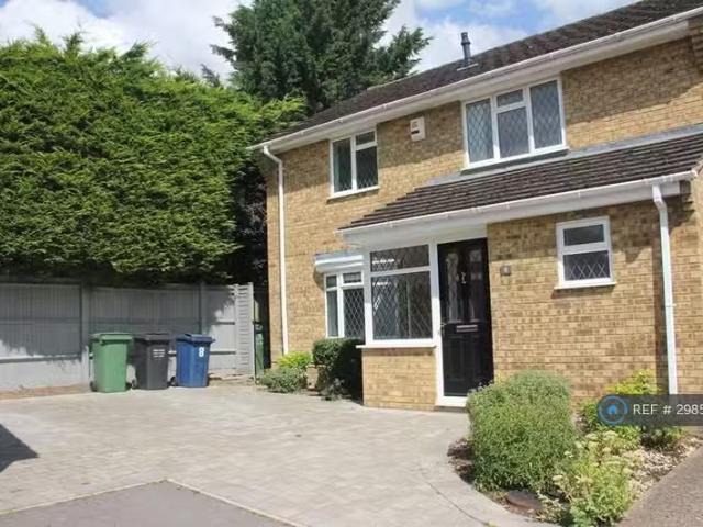 Cheap 3 BA 4 bedroom detached house for rent in Pear Tree Clos.