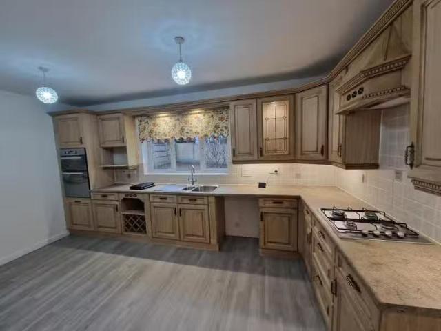 Deal! 3 BA 4 bedroom house for rent in College Green, YEOVIL.