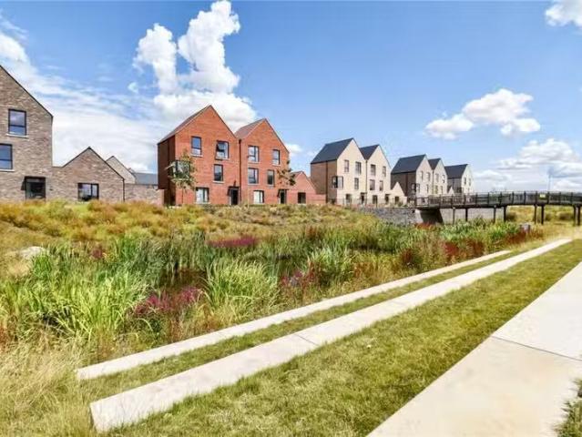 Deal! 3 BA 4 bedroom semi detached house for rent in Gregory P.