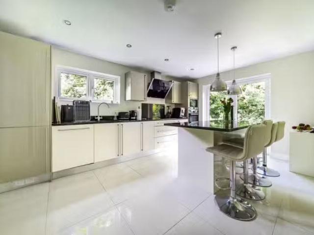 Rental! 3 BA 5 bedroom detached house for rent in Highgrove Cl.