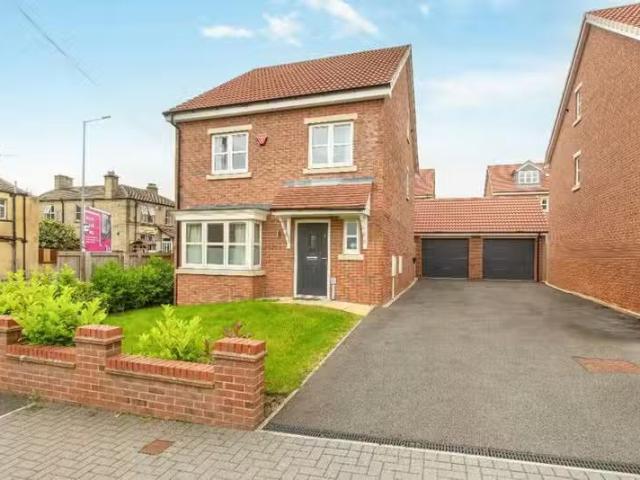 For Rent! 3 BA 5 bedroom detached house for rent in Kings View.