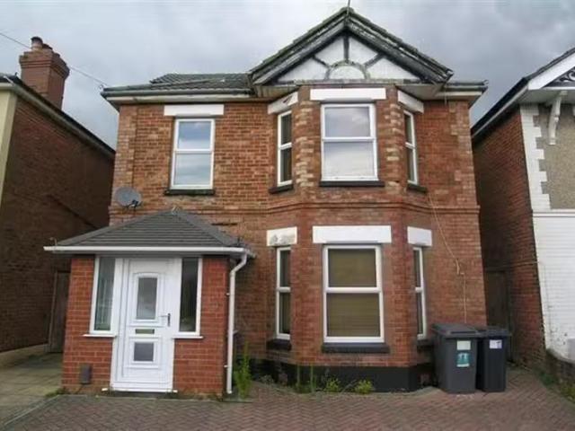 For Rent! 3 BA 5 bedroom house for rent in 5 bedroom Detached.