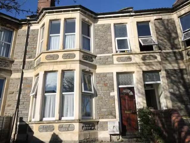 Cozy 3 BA 5 bedroom house for rent in Filton Avenue, Horfield.