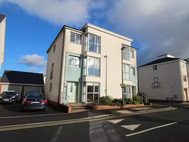 Just in! 3 BA 5 bedroom semi detached house for rent in Long D.