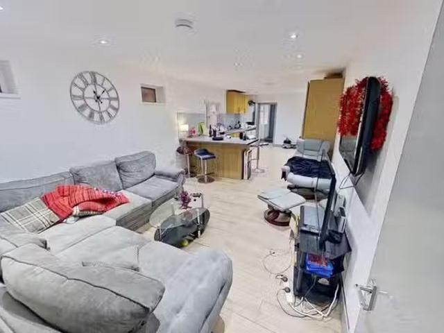 Unique 3 BA 6 bedroom house for rent in 267 Heeley Road, Selly.