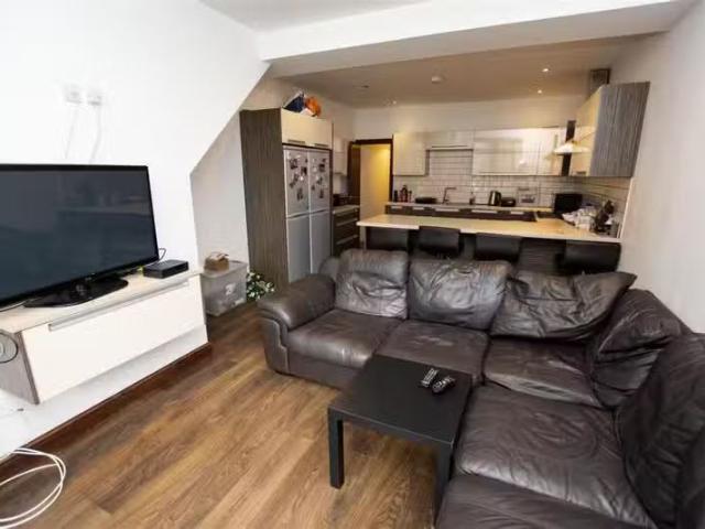 Cheap 3 BA 7 bedroom house for rent in Heeley Road, Birmingham.