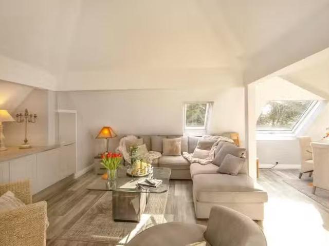 Just in! 3 bedroom apartment for rent in Burton Road, Branksom.
