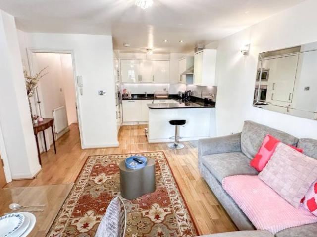 For Rent 3 Bedroom Apartment London London DS101845788