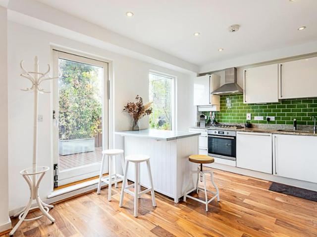For Rent 3 Bedroom Apartment London London DS103120418