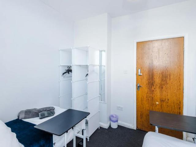 For Rent 3 Bedroom Apartment Salford Salford DLS102589173