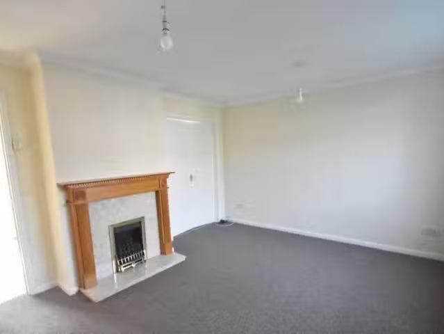 Cozy 3 bedroom detached house for rent in Druids Green, Cowbri.