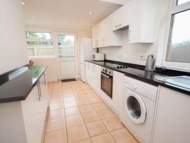 Nice 3 bedroom detached house for rent in Ensbury Park, Bourne.