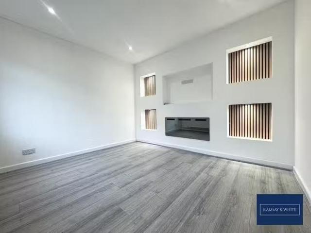 Cozy 3 bedroom end of terrace house for rent in Chestnut Way.