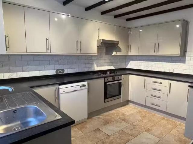 Unique 3 bedroom end of terrace house for rent in Pen Yr Heol.
