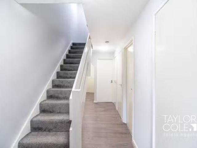 For Rent! 3 bedroom end of terrace house for rent in Trefoil.