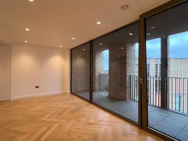 Charming 3 bedroom flat to rent in London, NW10