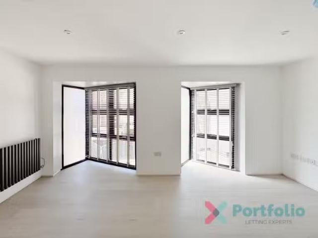 Charming 3 bedroom flat for rent in Professionals! Brand New 3.