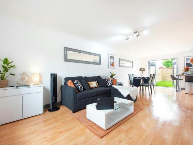 For Rent 3 Bedroom House Colchester Colchester DLS77110279
