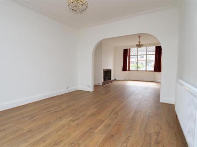 For Rent 3 Bedroom House Enfield Great London DLS101589000