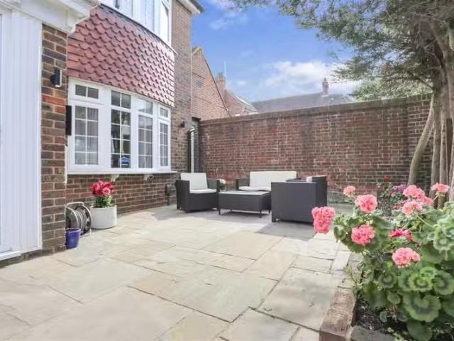 Unique 3 bedroom house for rent in Lansdowne Road, Hove, BN3