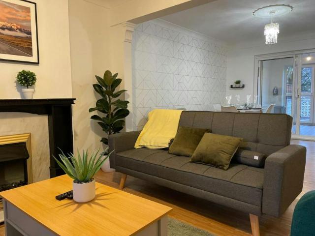 For Rent 3 Bedroom House Leeds Leeds DLS93615463