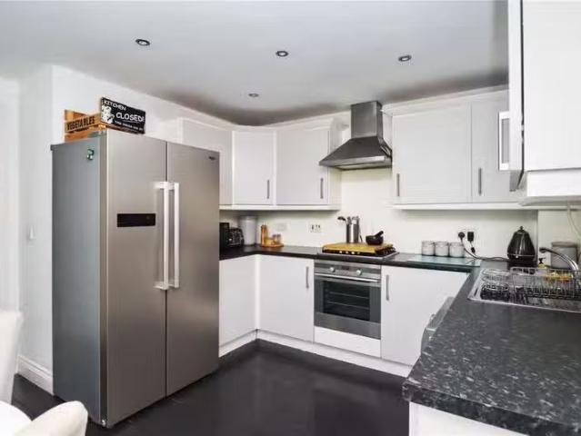 Deal! 3 bedroom Mid Terrace House to rent, Dukesfield, Shiremo.