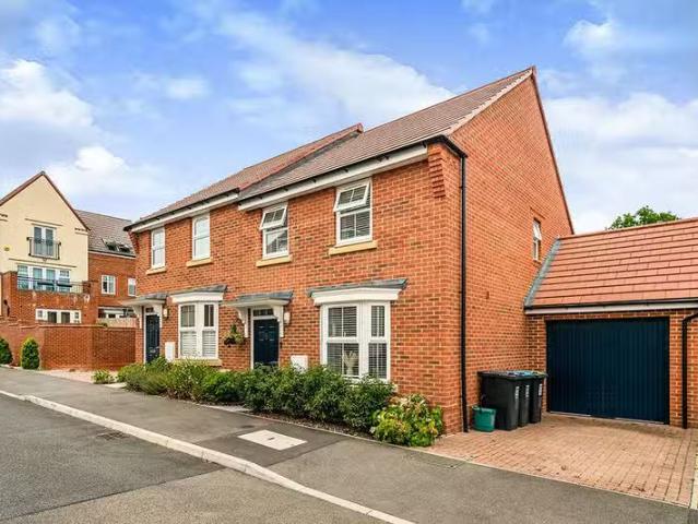 Deal! 3 bedroom Semi Detached House to rent, Burgundy Drive, H.
