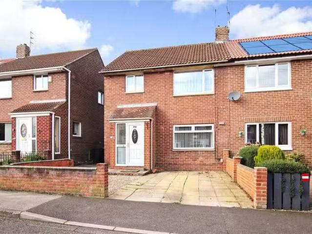 Just in! 3 bedroom Semi Detached House to rent, Brackenfield R.