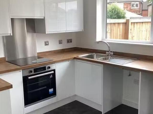 Charming 3 bedroom semi detached house for rent in Thirlmere D.