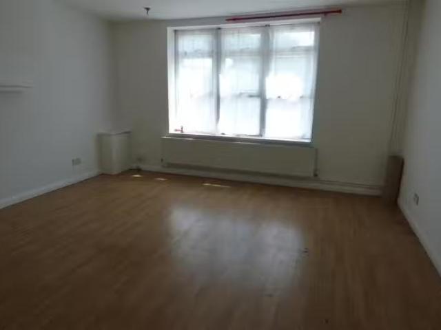 Unique 3 bedroom semi detached house for rent in Avonvale Road.