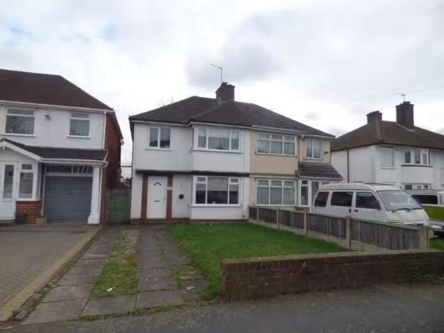 For Rent! 3 bedroom semi detached house for rent in Beechwood.