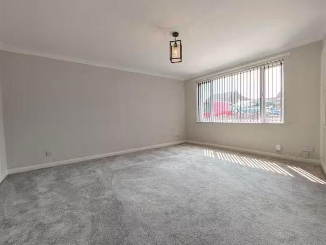 Just in! 3 bedroom semi detached house for rent in Castlestead.