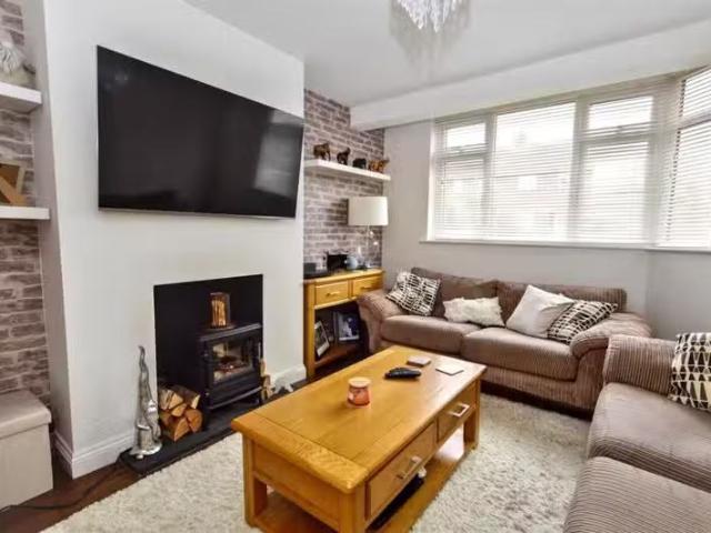 Charming 3 bedroom semi detached house for rent in Churchdale.