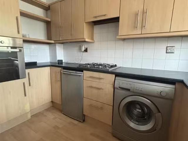 Rental! 3 bedroom semi detached house for rent in Lansdale Ave.