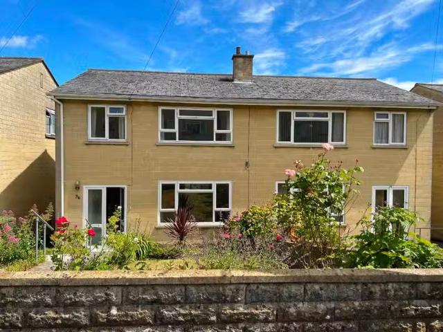 For Rent! 3 bedroom semi detached house for rent in Marshfield.