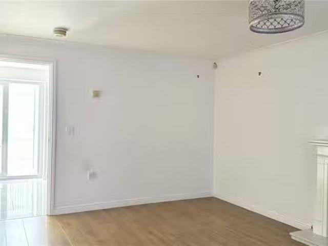 Charming 3 bedroom semi detached house for rent in Parktree Wa.