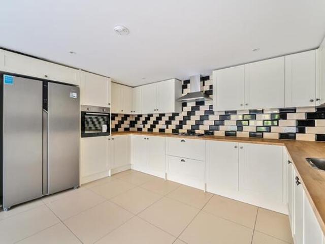 For Rent 3 Bedroom Shared Living/roommate London London DLS101866391