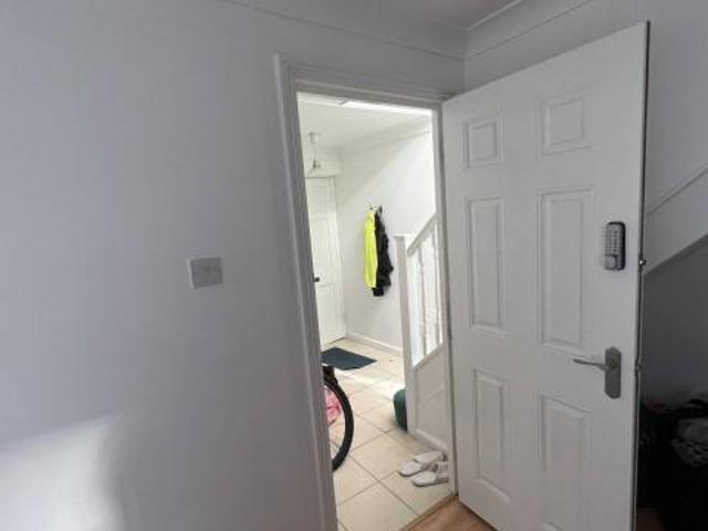 For Rent 3 Bedroom Shared Living/roommate London London DLS74296937